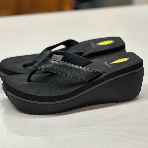 Volatile | Shoes | Volatile Frappachino Black Leather Thong Sandal ...